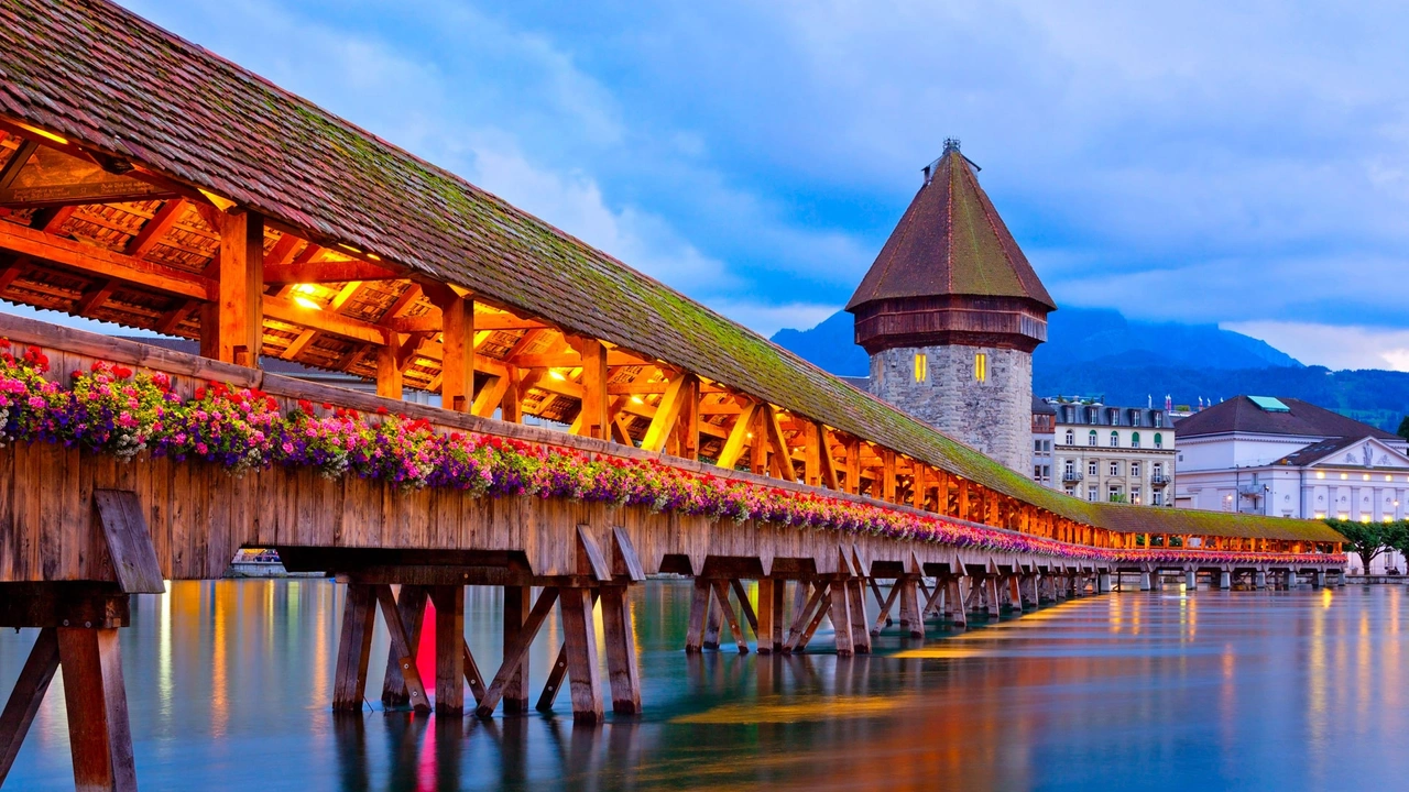 Tour | Paris, London and Central Capitals | Europamundo | 2501900